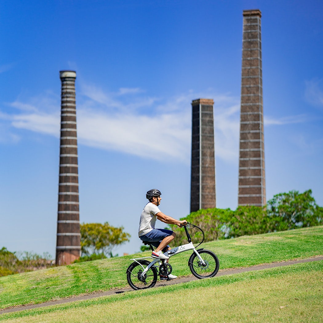 Shuttle 5 Electric Folding Bike - White – Valk Ebikes